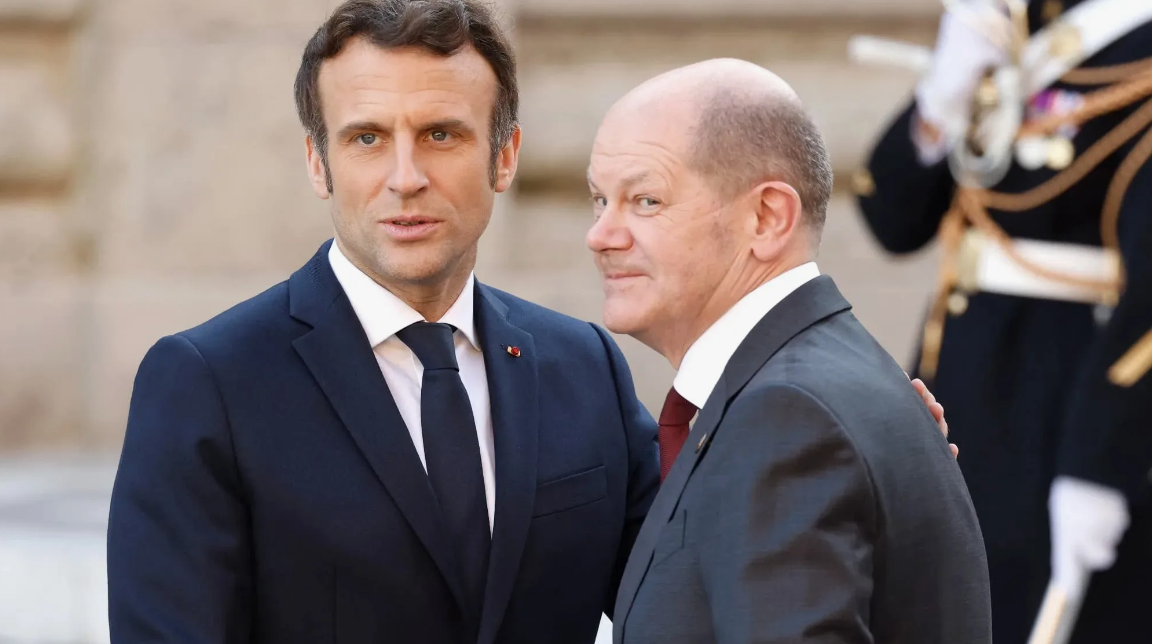 Во Франции призвали Макрона и Шольца отправиться на фронт на Украину Информационное агентство